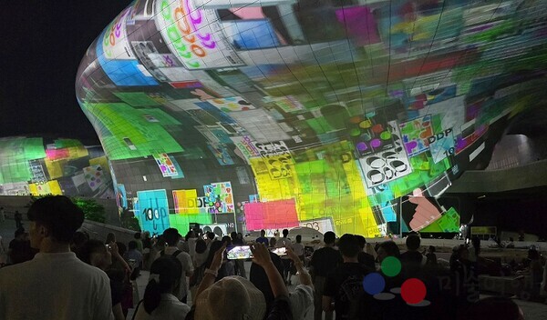 [류재림의 사진으로 보는`서울라이트 DDP 2024가을`] 퓨처로그(Future Log): '빛으로 기록하는 미래’